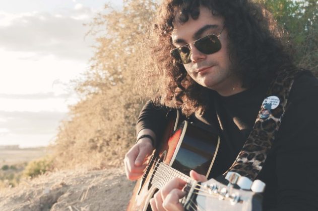 El cantautor fuenlabreño Alejandro Belmonte estará actuando por primera ...